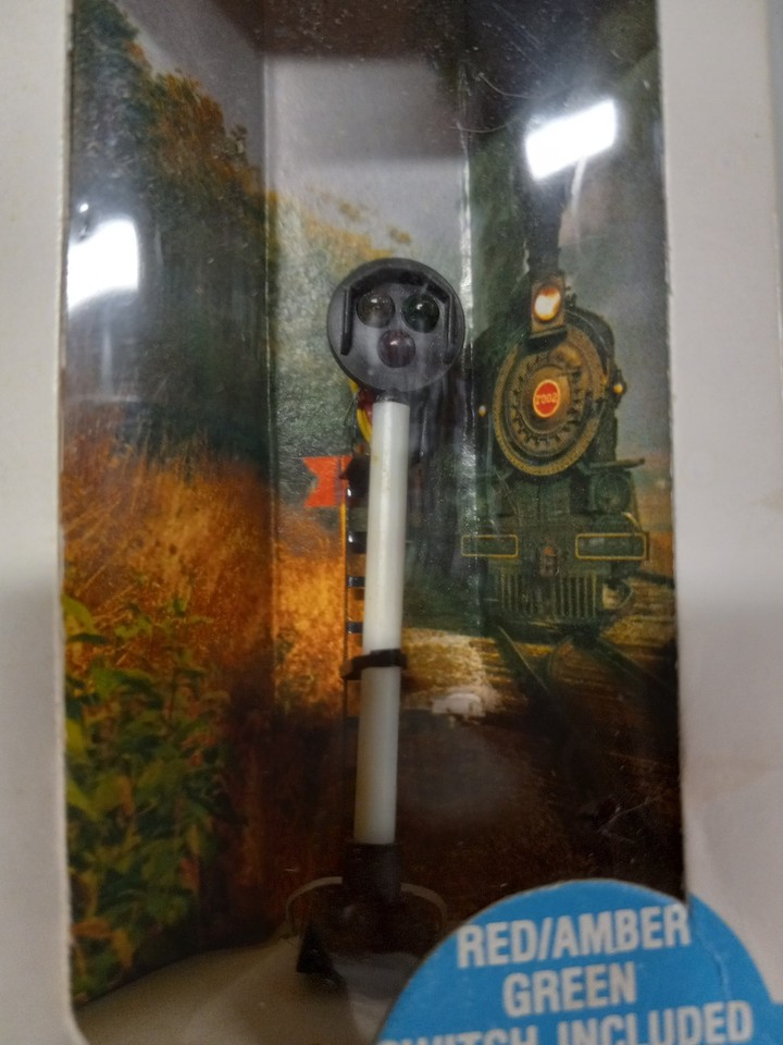 Vintage Life-Like Scene Master HO Scale Operating 3 Light Target Signal ...