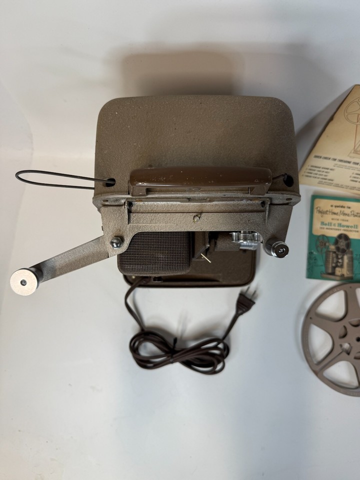 Vintage Bell & Howell Model 253-A 8mm Movie Film Projector Powers On ...