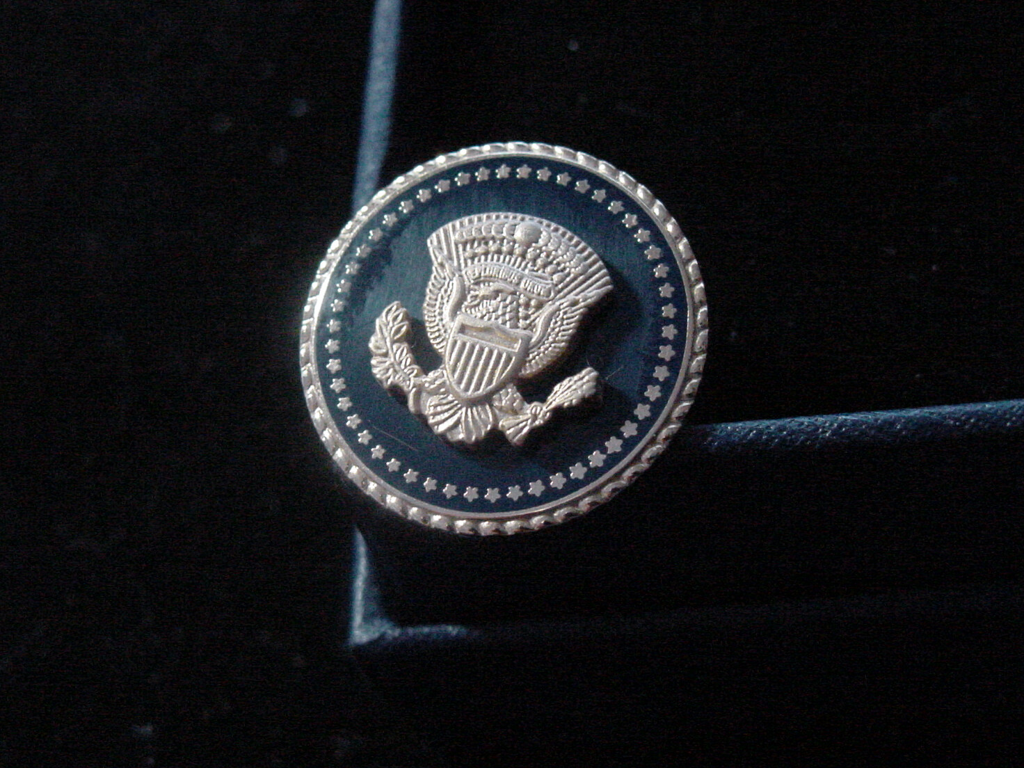 President George H. W. Bush Lapel Pin -Free Shipping in the US. | eBay