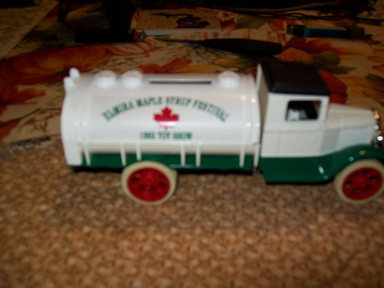 Ertl #9334 1:32 "Elmira Maple Syrup Festival" 1931 Hawkeye Tanker Bank ...