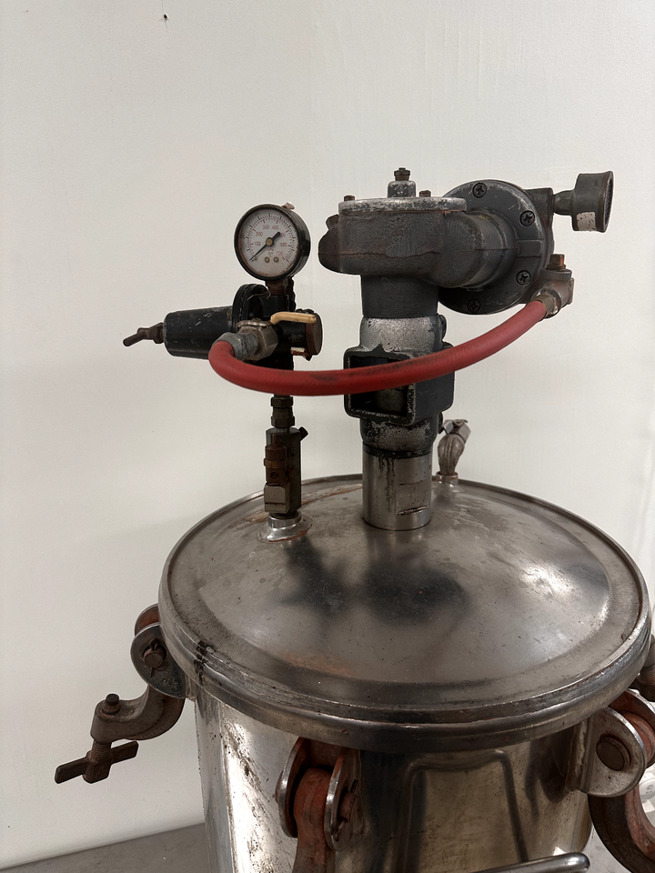 Binks 10 Gallon Stain. Steel Pressure Pot, Gear Red. Agitation, Single ...