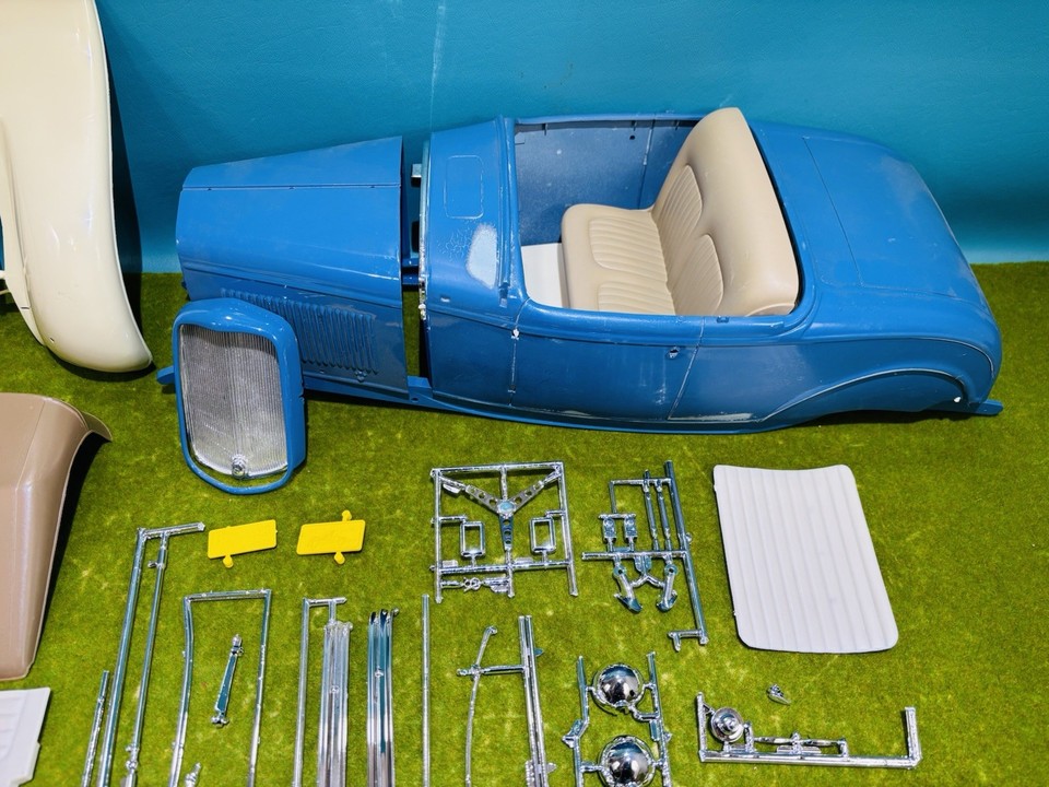 Revell '32 Ford Highboy Hot Rod 3n1 BIG Deuce 1:8 Model Kit 85-2616 ...