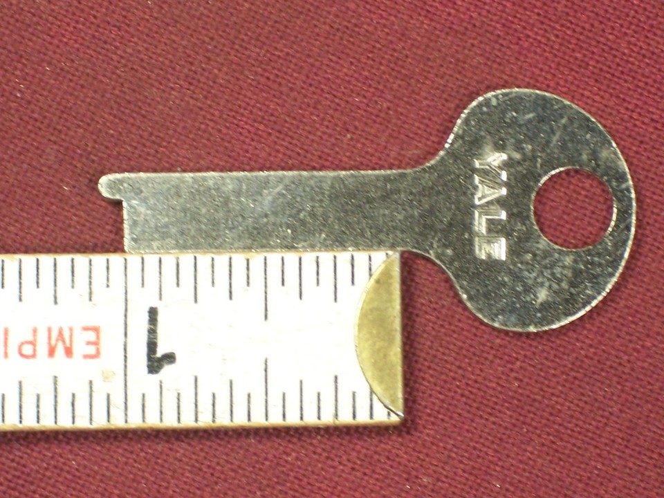 Vintage Yale Flat Steel Trunk Padlock Key Chest Antique Lock Box Desk ...