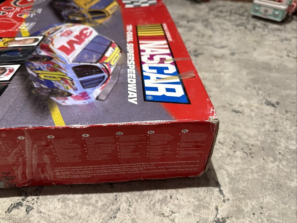 SCX COMPACT NASCAR TRI-OVAL SUPER SPEEDWAY 1:43 SLOT RACING SET ...
