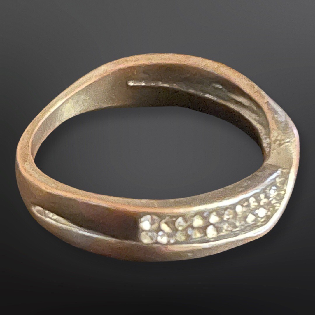 Vintage Patina Gold-Toned Twist Wedding Band Ring Wit… - Gem