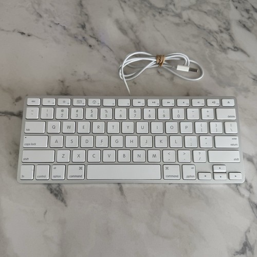 Apple Wired keyboard A1242 - In Excellent Condition! Works perfectly ...