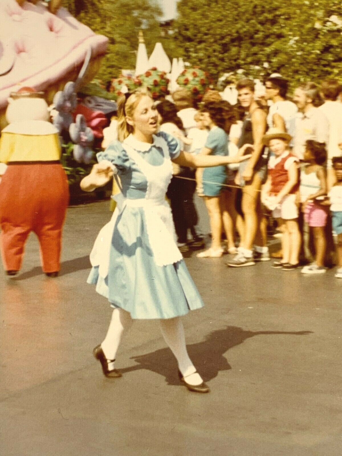 Disneyland Alice In Wonderland Character