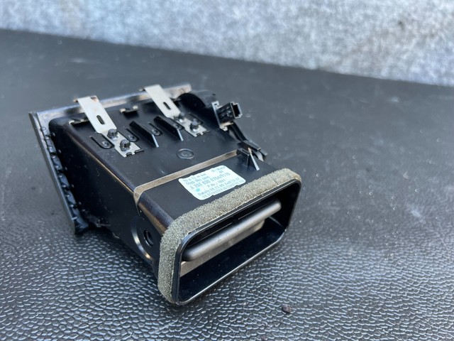 Fresh Air Grille Left MERCEDES C-klasse W204 A2048300754 for sale ...