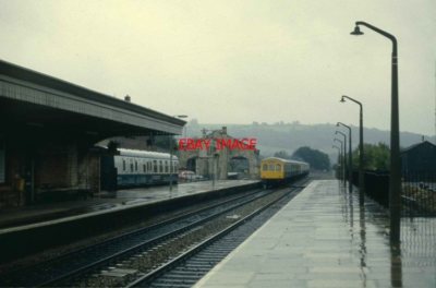 PHOTO STROUD RAILWAY STATION LOOKING EAST | eBay