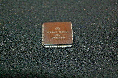 1x MC68HC711E9CFN2 MOTOROLA MicroController, 8-Bit, 52 Pin, Plastic ...