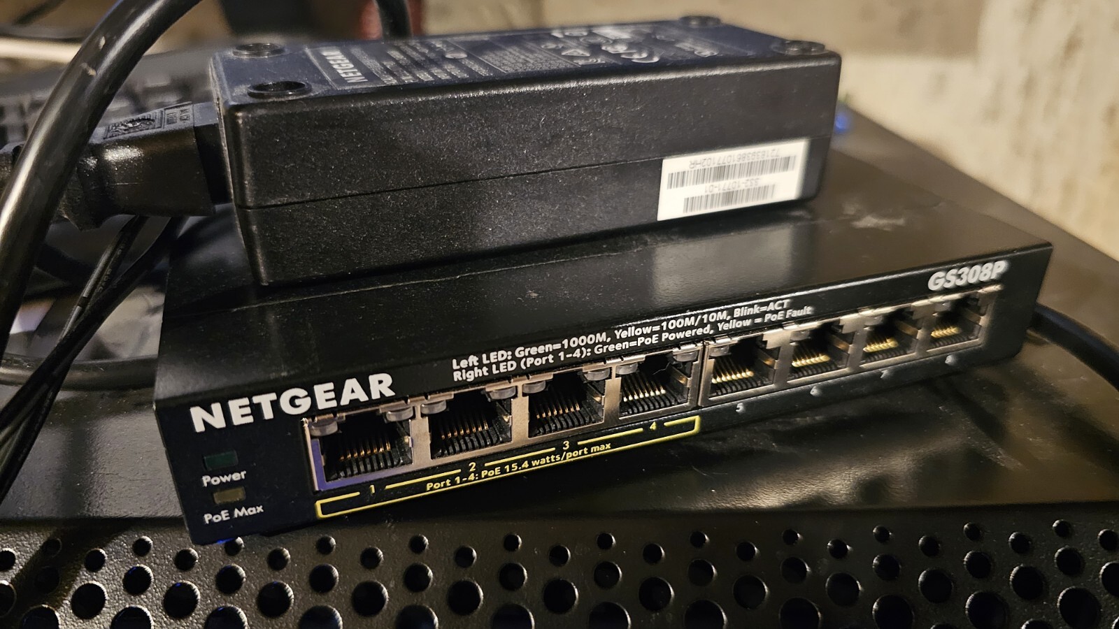 NETGEAR GS308P 8-Port Gigabit Ethernet Unmanaged Switch with 4-Ports ...