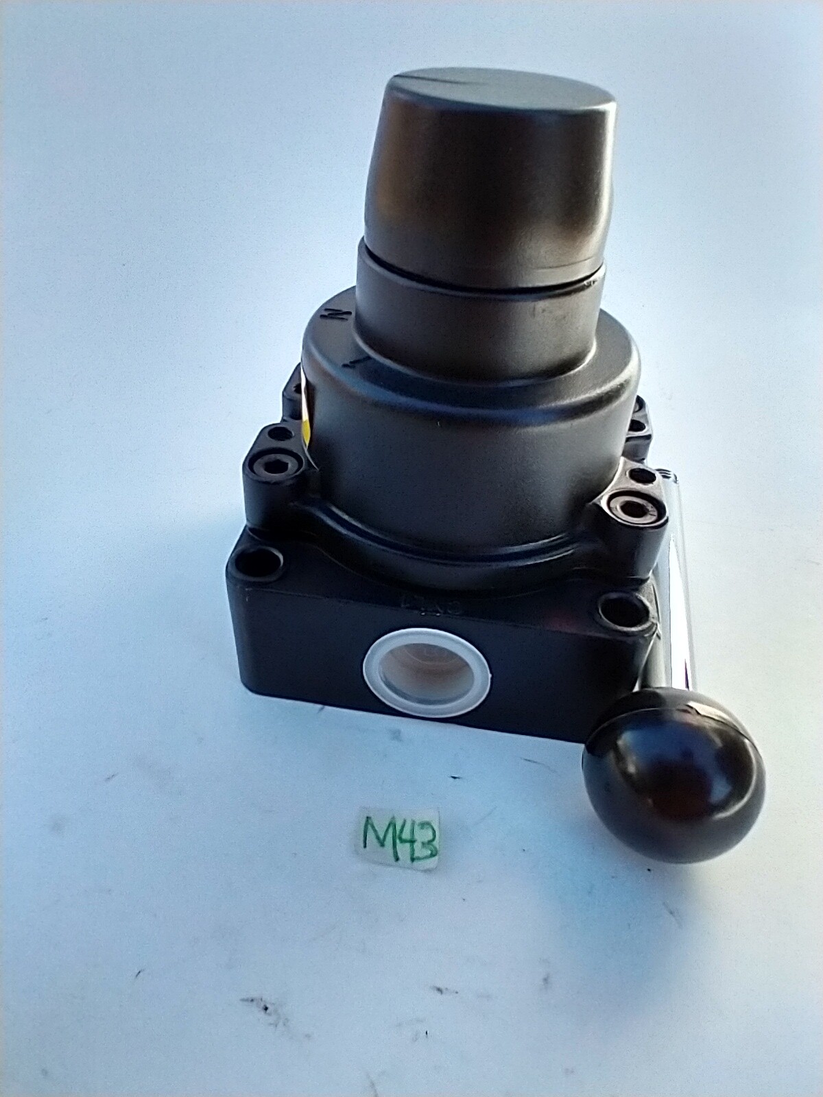 Parker HVN4400-15 Rotary Manual Hand Valve 1/2″ NPT 4-Way 3-Position ...