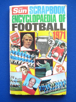 The Sun Scrapbook Encyclopaedia of Football 1971 ( 85 soccercards stuck ...