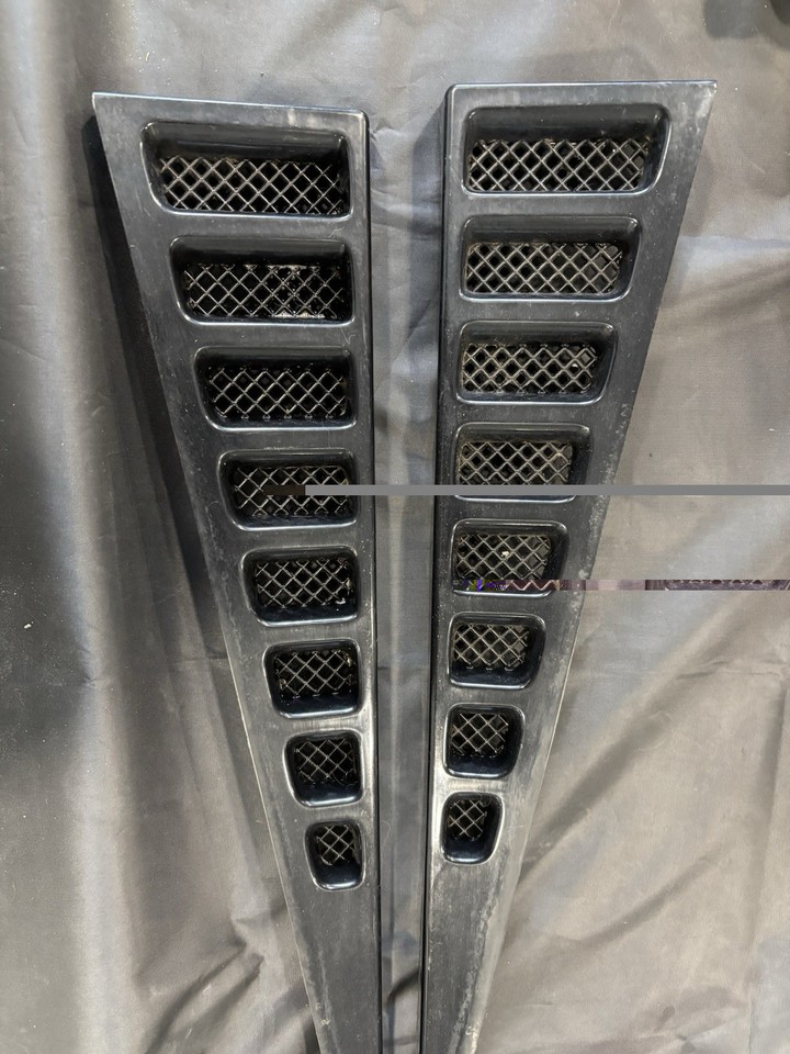 02-13 Cadillac Escalade EXT Pair Bed Vent Louver Trim Cladding 03 04 05 ...