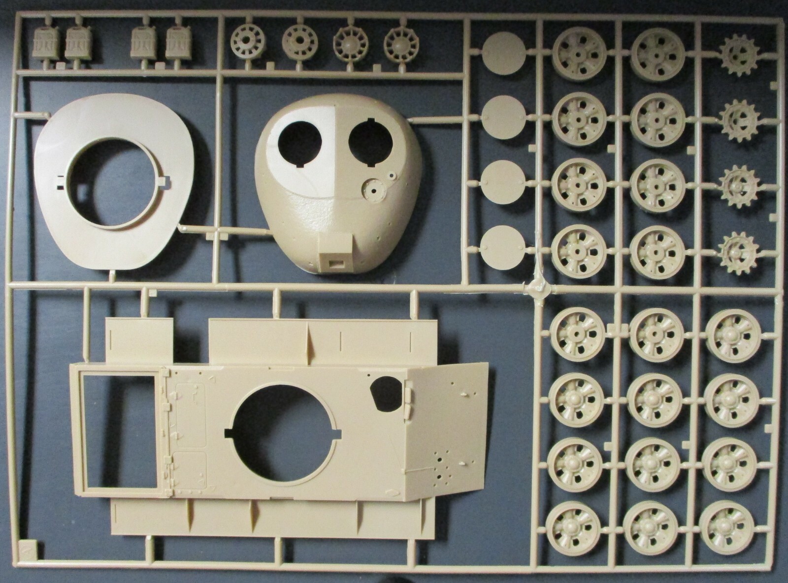 ESCI 1/35th Scale T55 Medium Tank - Parts Lot 1 from Kit No. 8865 | eBay