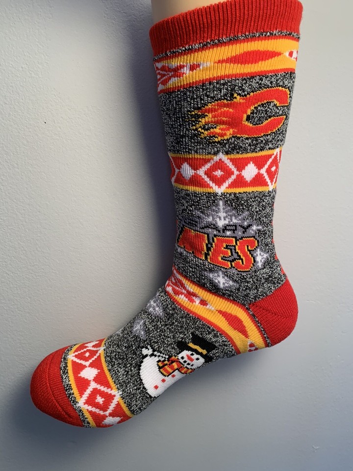 CALGARY FLAMES NHL HOCKEY JERSEY LOGO WINTER SNOWMAN CREW LENGTH SOCKS ...