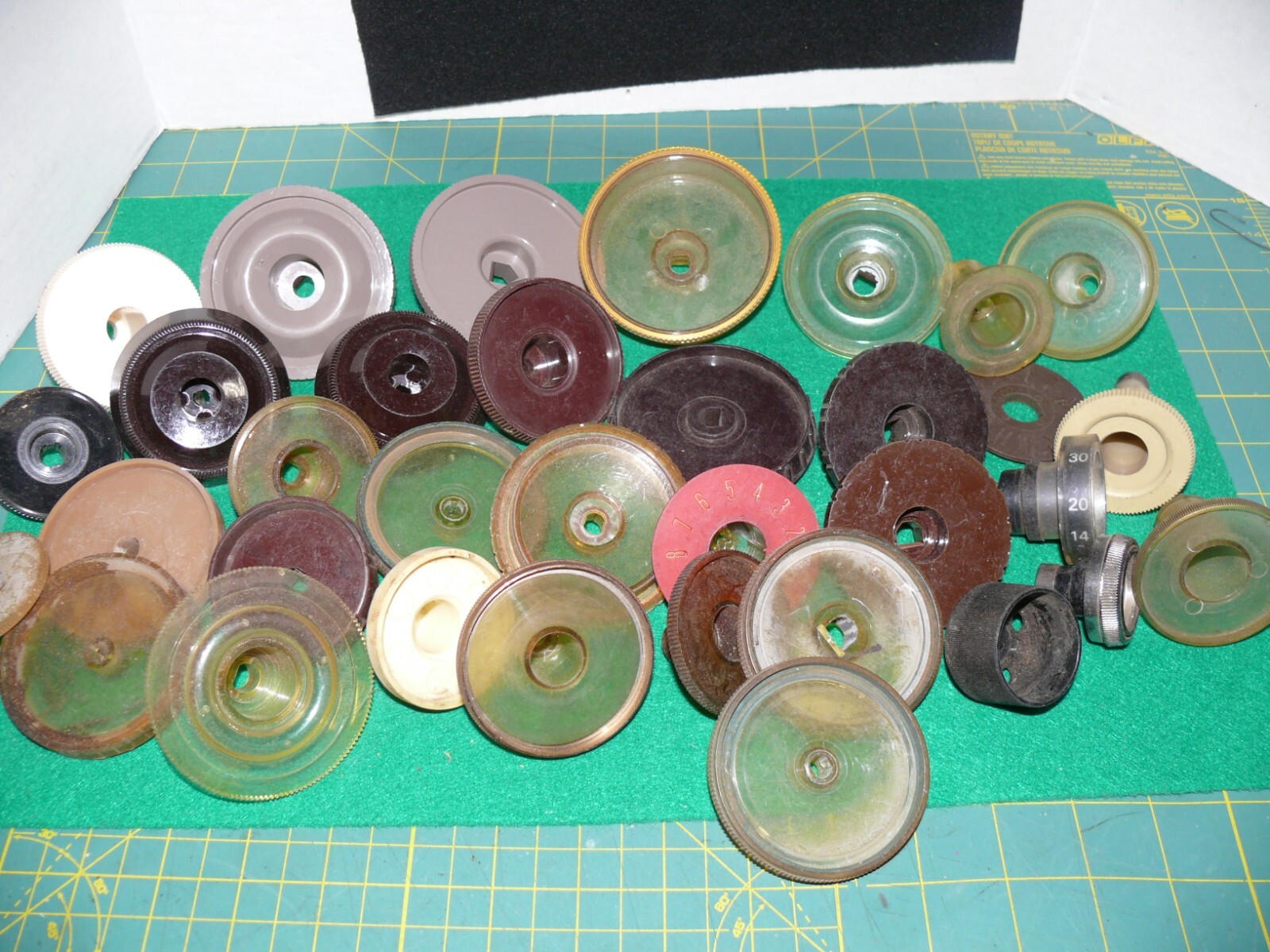 Lot Of 35 Vintage TV Knobs 1950 - 60's Electronics Phonograph Plastic ...