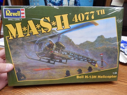 OLD REVELL 4334 MASH 4077TH BELL HELECOPTER MODEL KIT NEW IN SEALED BOX ...