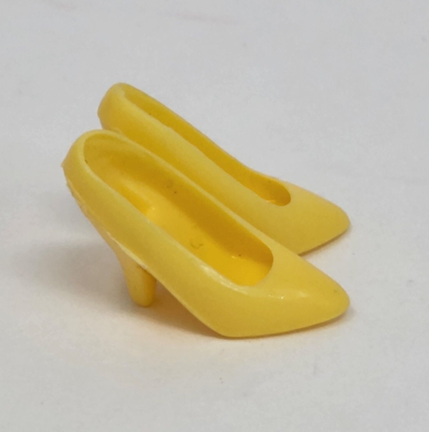 VINTAGE 1990's MATTEL BARBIE YELLOW CLOSED TOE PAIR HIGH HEEL HEELS ...
