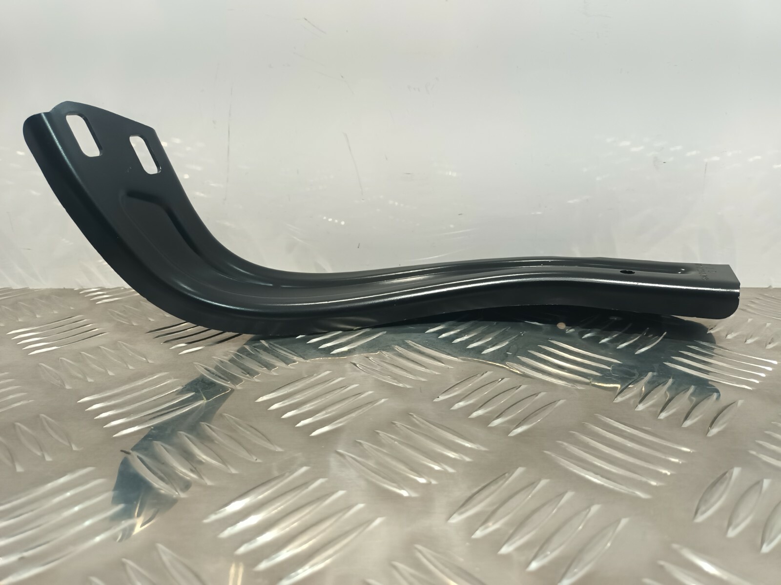 Mercedes-Benz E W212 Front Bumper Left Support Bracket A2126200185 2012 ...