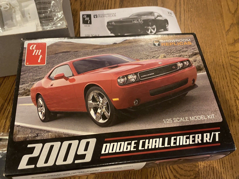 1/25 AMT 2009 Dodge Challenger R/T Model Car Kit - NEW 858388006165| eBay