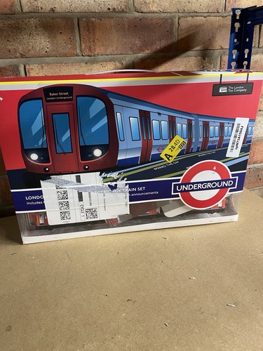 The London Toy Company London Underground Train Set Battery Operated ...