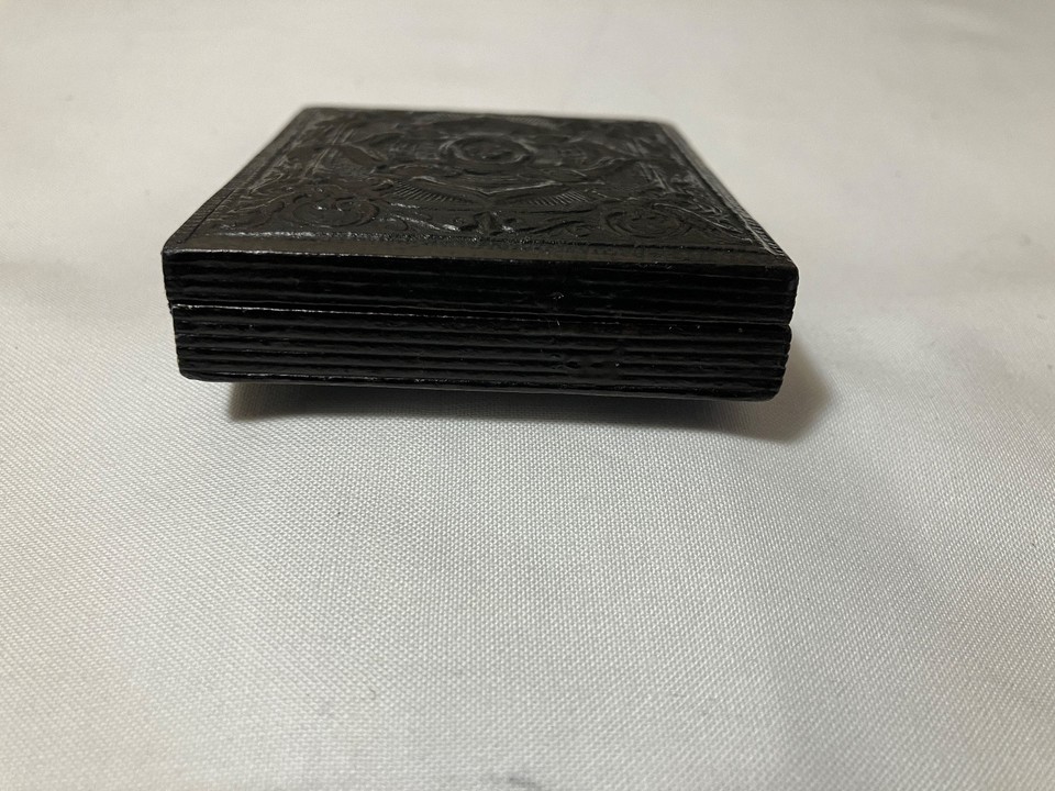 1/9 attractive lady curls holding a union case necklace locket nice ...