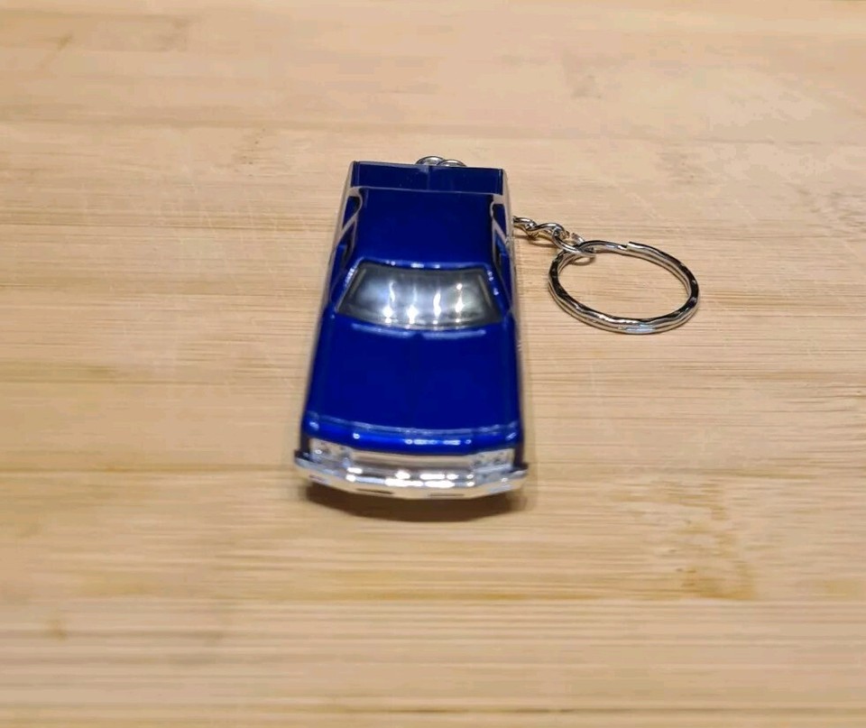 1/64 DIECAST MODEL CAR KEYCHAIN KEYRING 1975 CHEVY CAPRICE | eBay