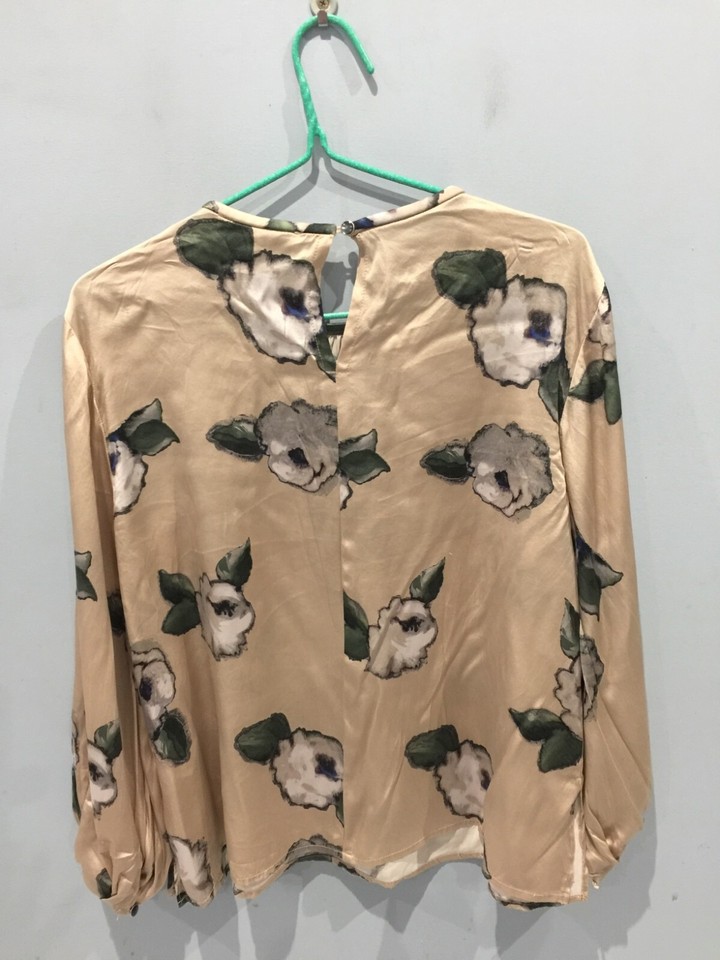 Lovely PERRI CUTTEN Top/ Blouse , Size XL, Light Brown with Flowers ...