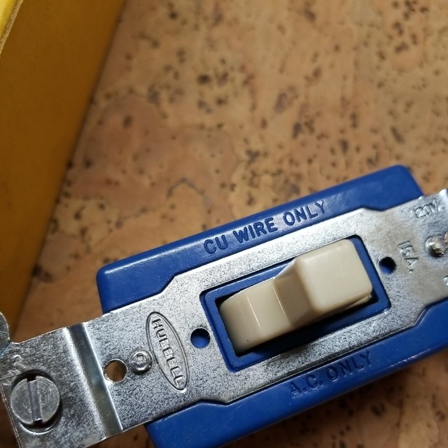 One Hubbell HBL15561 Momentary SPDT Toggle Switch Center Off 15A 120 ...