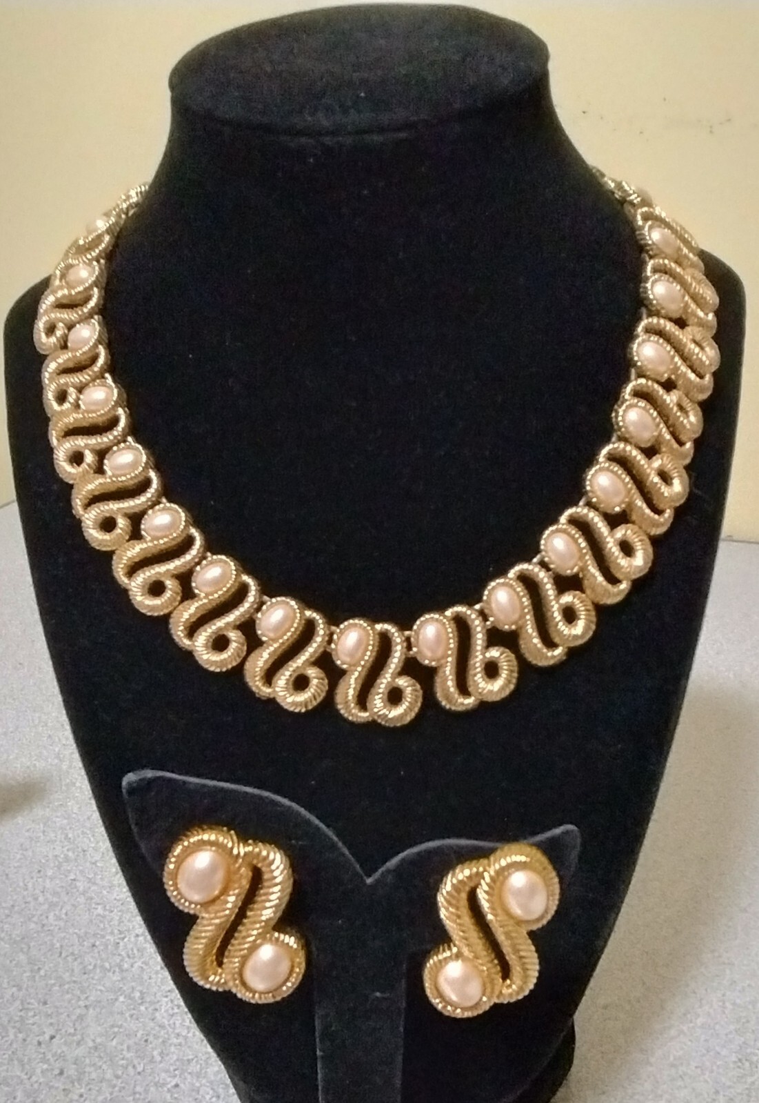 Vintage Monet Faux Pearl Set Necklace and Earrings in… - Gem
