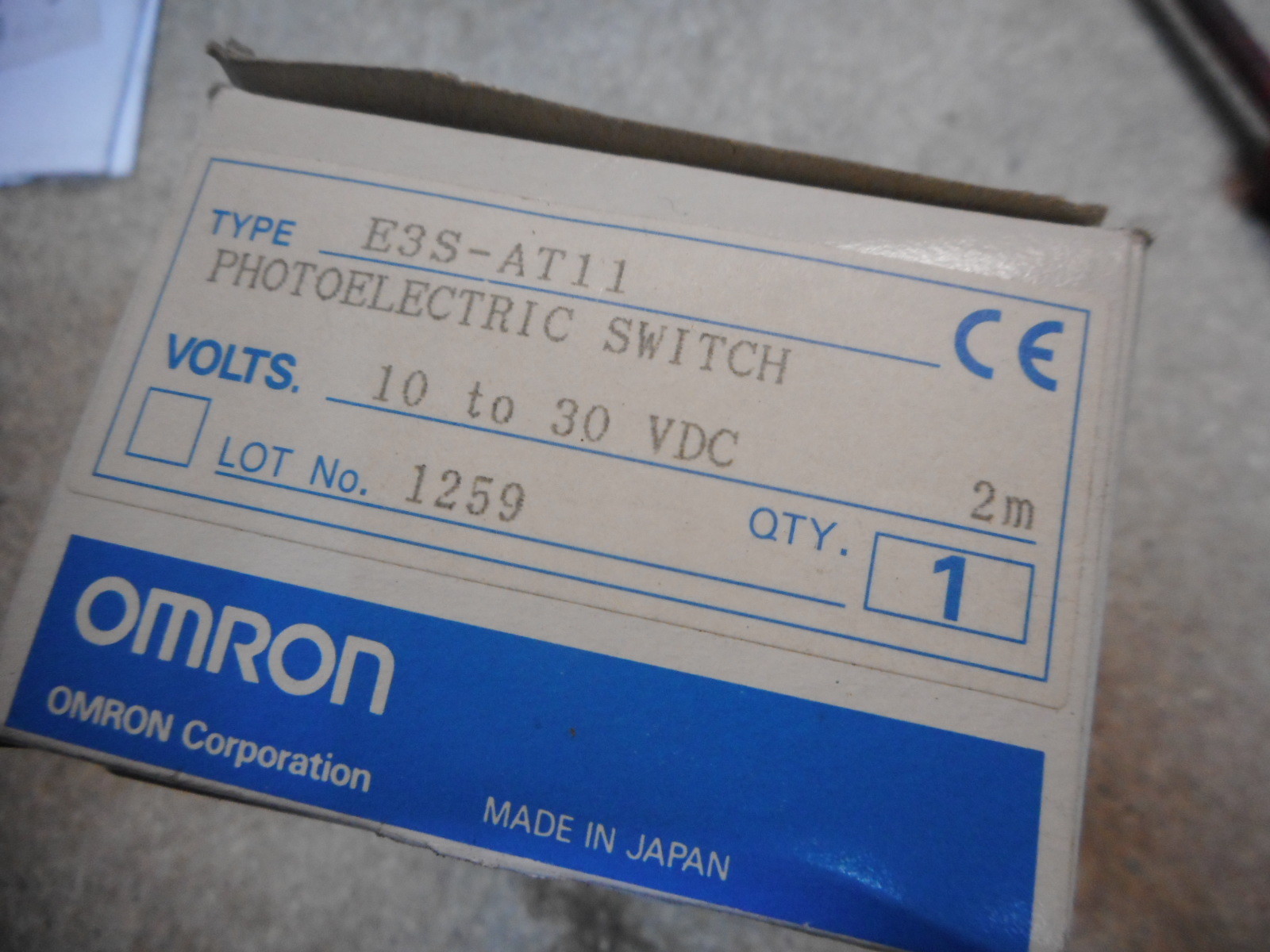 OMRON THRU-BEAM PHOTOELECTRIC SENSOR -- EMITTER and RECIVER -- E3S-AT11 ...