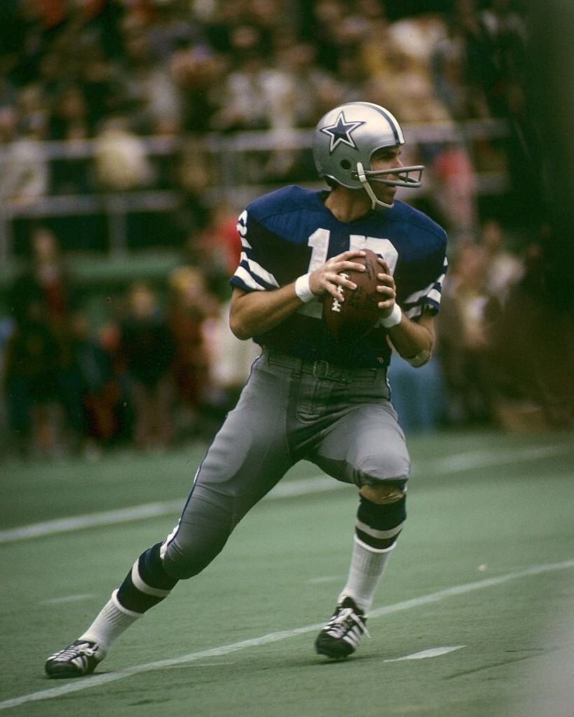 ROGER STAUBACH 8X10 PHOTO DALLAS COWBOYS PICTURE NFL FOOTBALL LOOKING ...