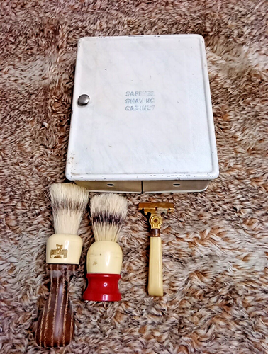 Vtg SCHICK Eversharp Bakelite Razor & Chicago Shaving Cream Brushes In ...
