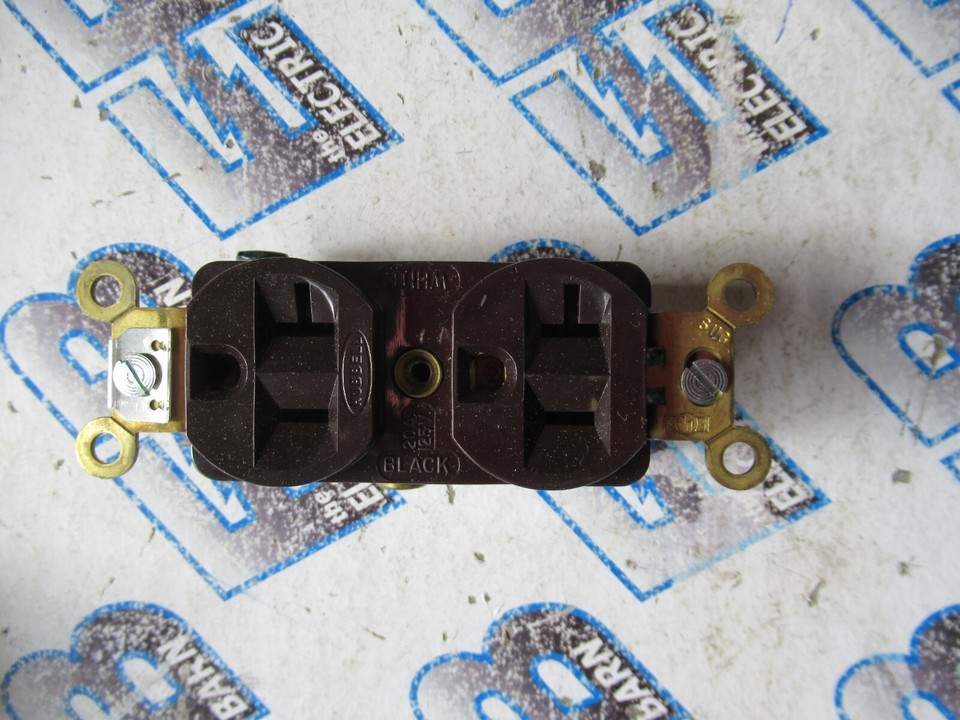 Hubbell 5352, 20 Amp, 125 Volt, 2P3W, Specification Grade, Duplex ...