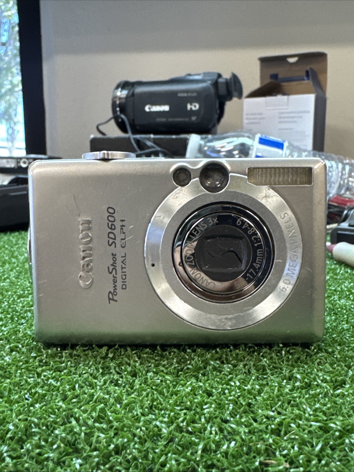 Canon PowerShot Digital ELPH SD600 / Digital IXUS 60 6.0MP Digital ...