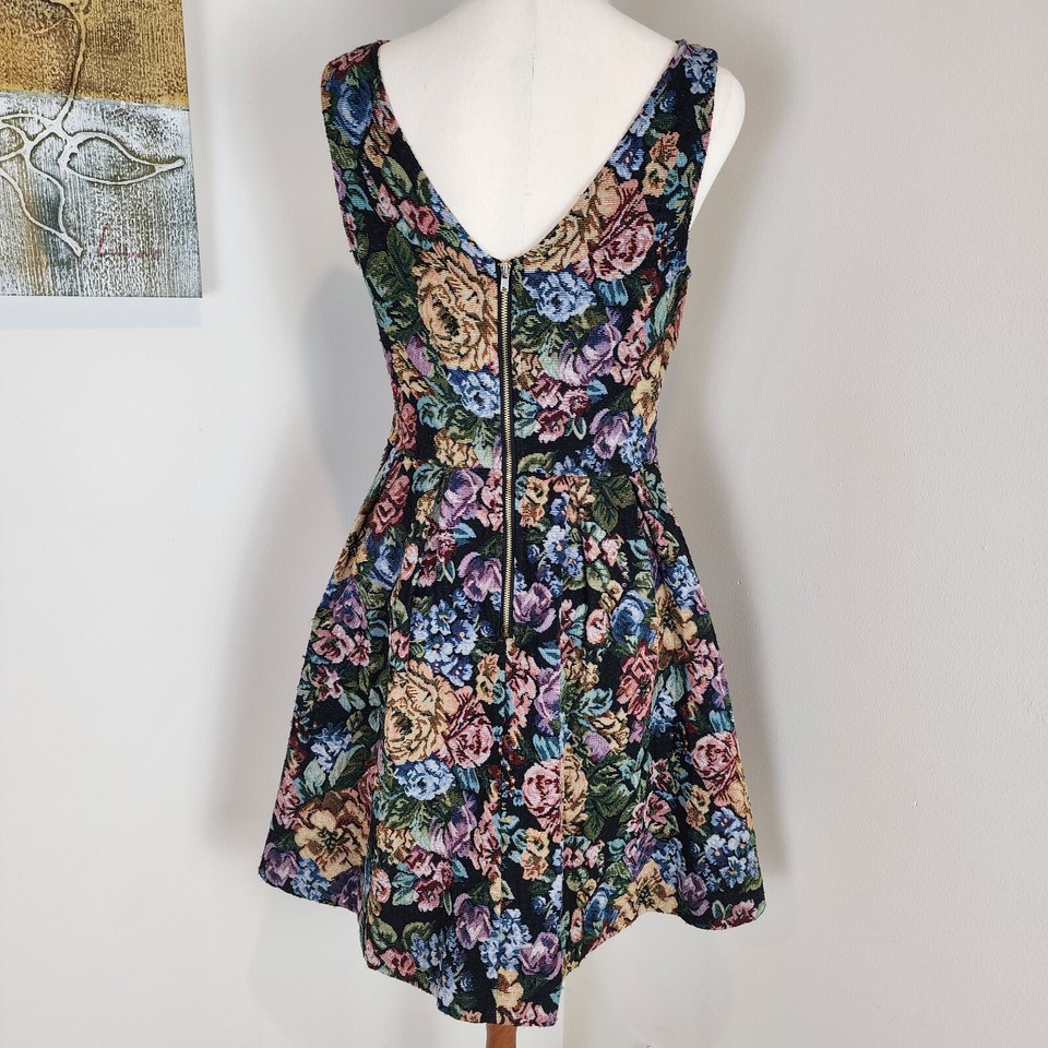 Glasson's woman's dress, Size 8 Knee length Multicolored pattern good ...