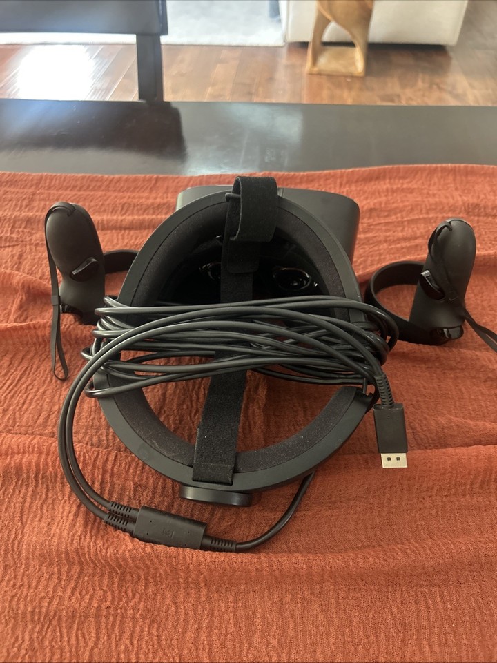 Lenovo Oculus Rift S VR Headset with Controllers. Used. Good Condition ...