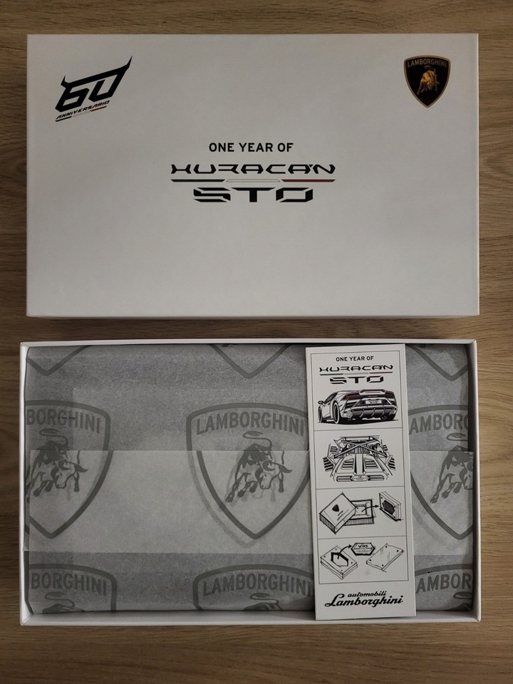 Lamborghini ONE YEAR Huracan STO plaque/emblème moteur *V10*... | eBay