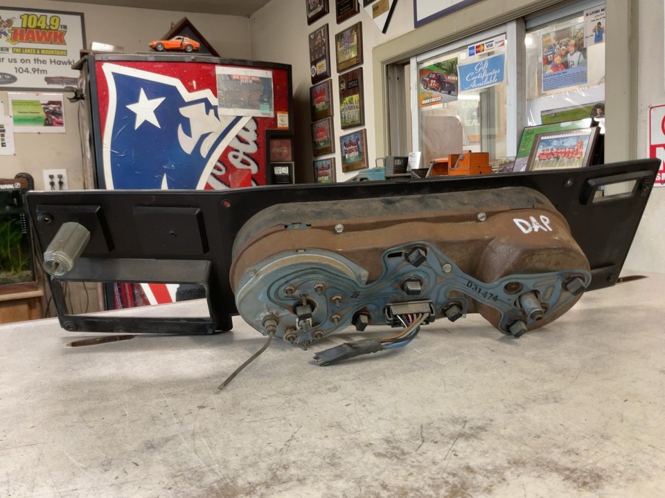 Speedometer CHEVY VAN G30 74 75 76 77 INSTRUMENT GAUGE CLUSTER AND ...