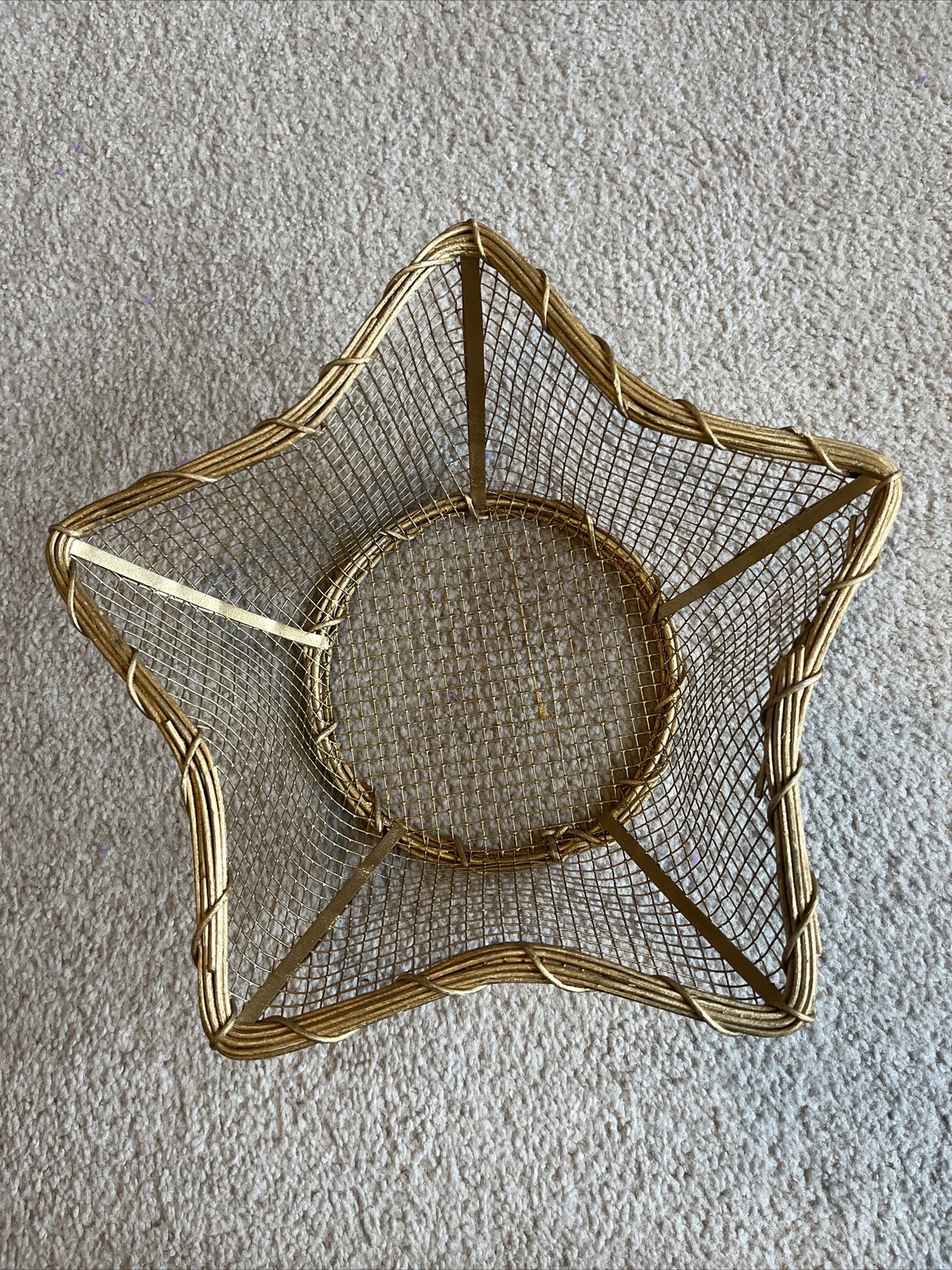 Medium Sized Metal Wire Star Shaped Gold Tone Basket Decorative Gift ...