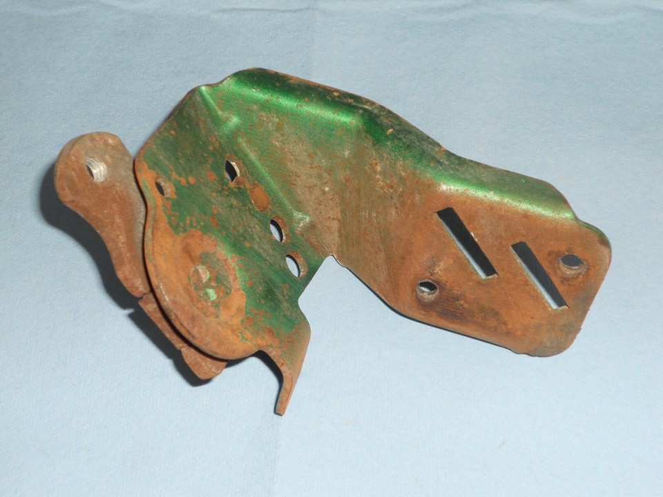 MTD Wizard 8hp 34 Inch Lawn Tractor Left Mower Deck Wheel Bracket 09082 ...