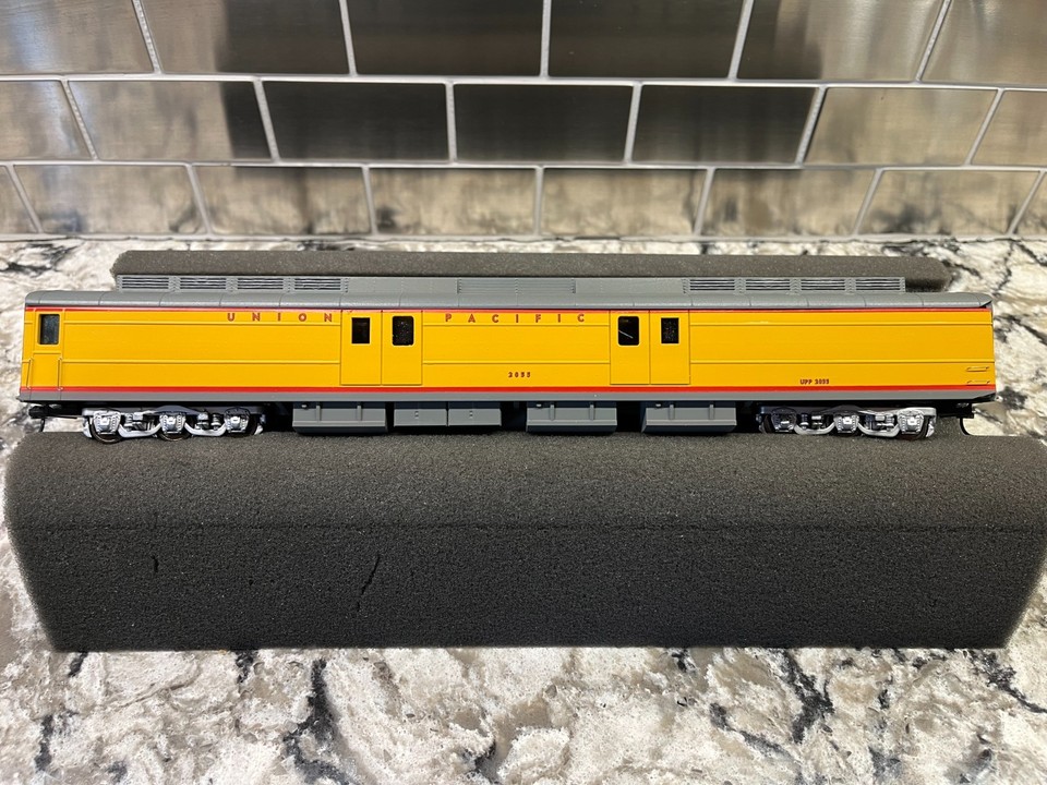 Custom UP Union Pacific 2055 Power Car Heritage HO 4014 Excursion Car ...