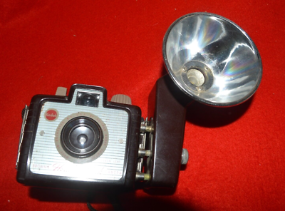 Kodak Holiday Flash Camera w/Flash Attachment & 28 Flashbulbs - 20 Bl ...