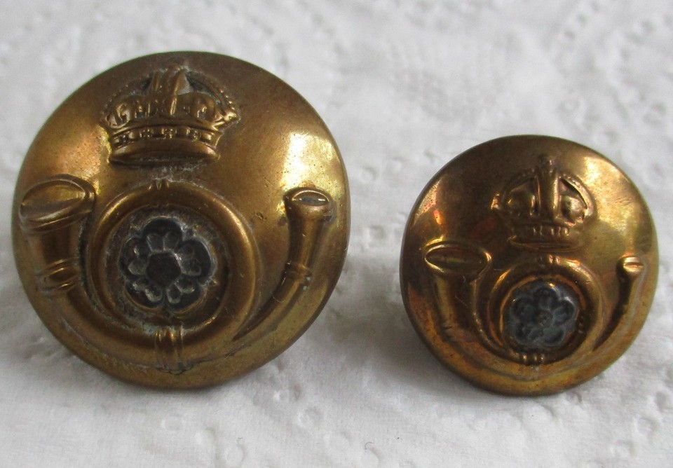 2x British Army:"KING'S OWN YORKSHIRE LIGHT INFANTRY BUTTONS" (KOYLI ...