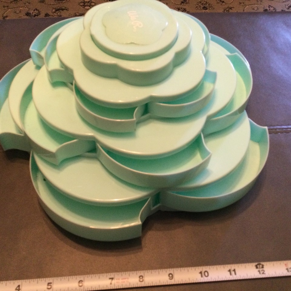 We R Memory Keepers Bloom Flower Craft organizer Storage,opens to 16 ...