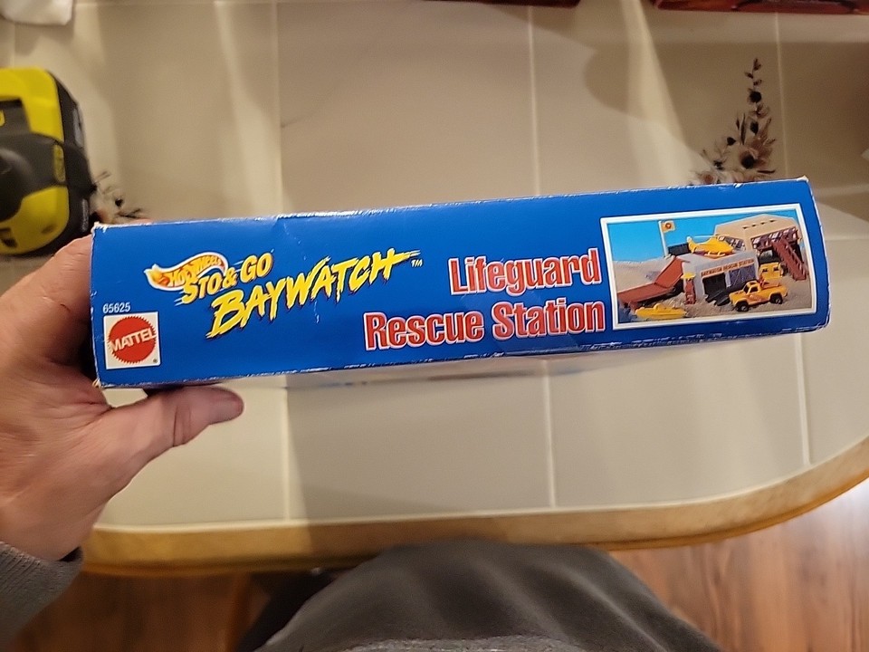 SEALED HOT WHEELS STO & GO BAYWATCH LIFEGUARD RESCUE STATION #65625 ...