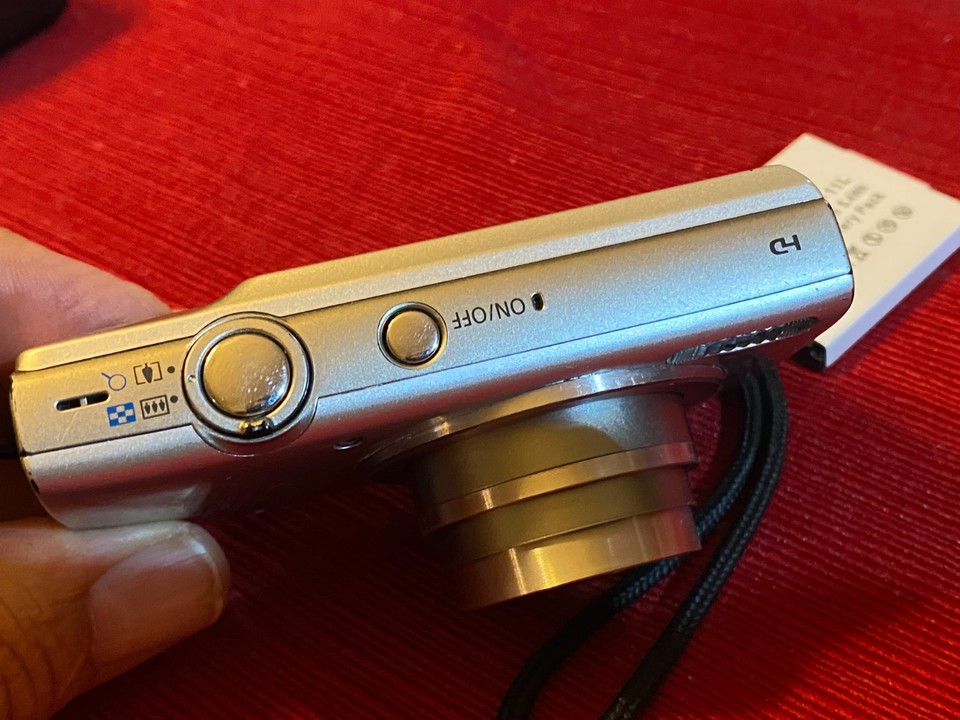 Canon PowerShot ELPH 180 Digital Camera 8X Silver PC2275 Works But ...