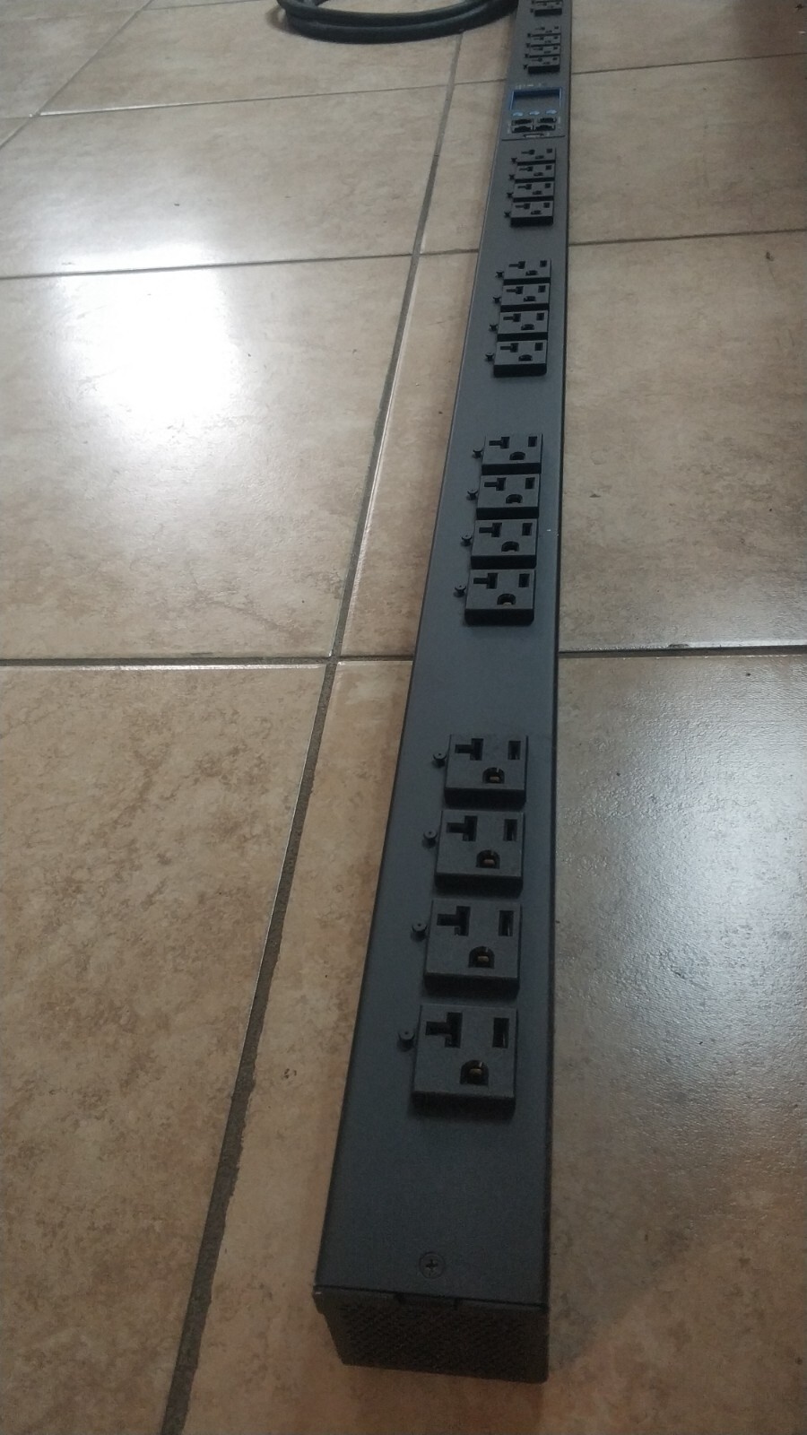 Chatsworth CPI Vertical eConnect PDU Monitored 1 Phase P3-1C0A5 24 ...