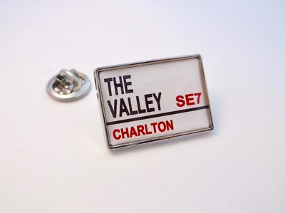 CHARLTON STADIUM ROAD STREET SIGN LAPEL PIN BADGE GIFT | eBay